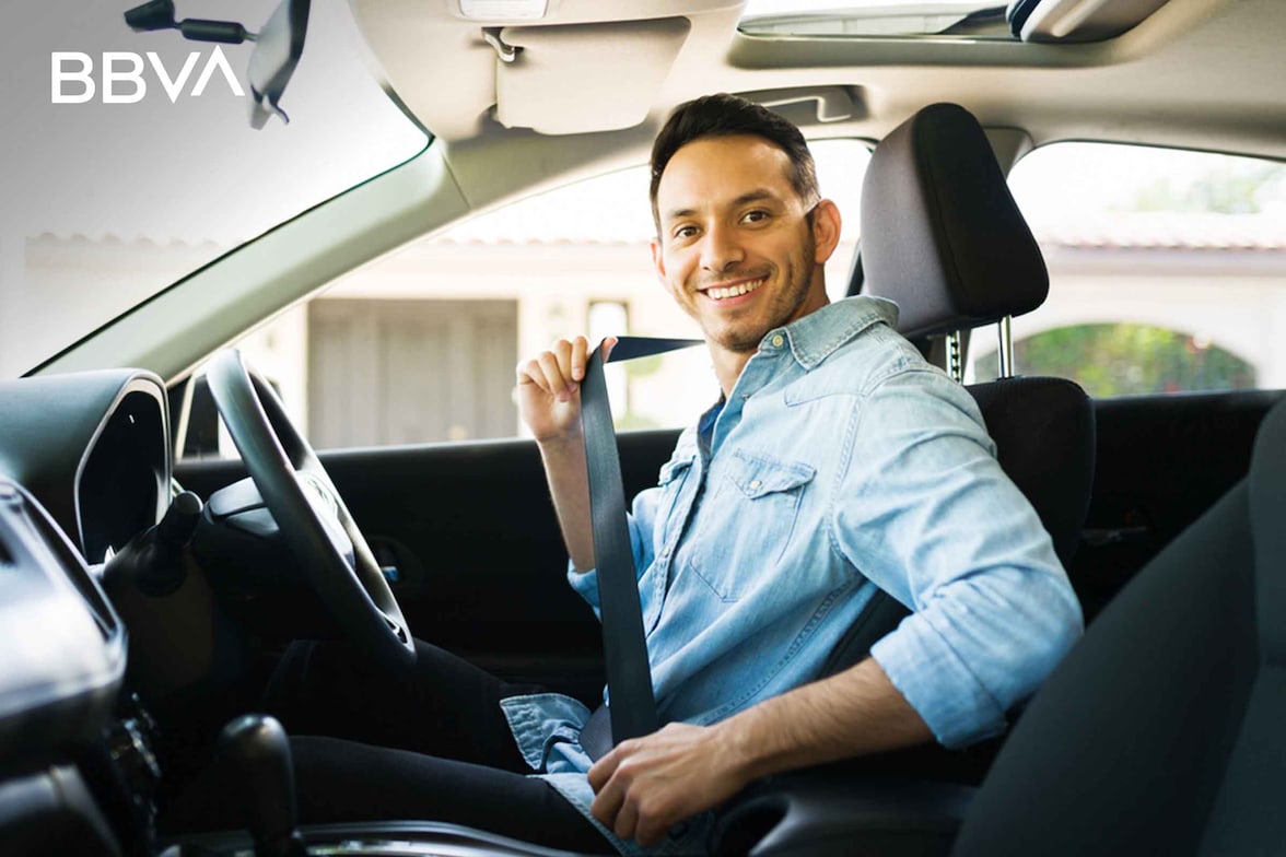 Maneja seguro con las reglas básicas de tránsito | BBVA Perú