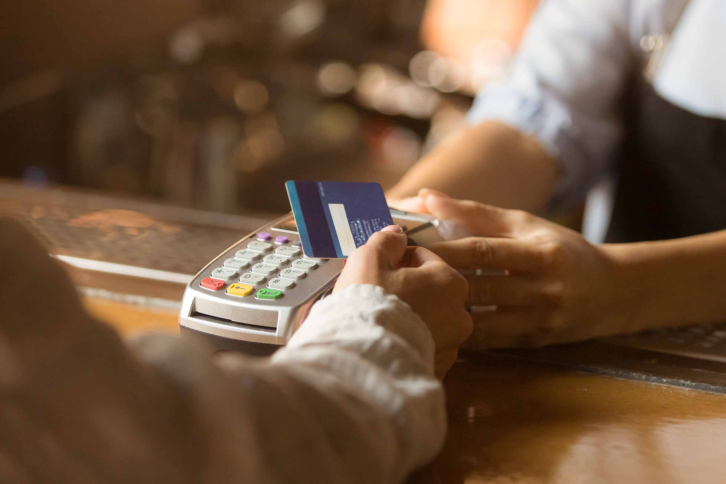 ¿Cómo funcionan los pagos sin intereses en las tarjetas de crédito ...